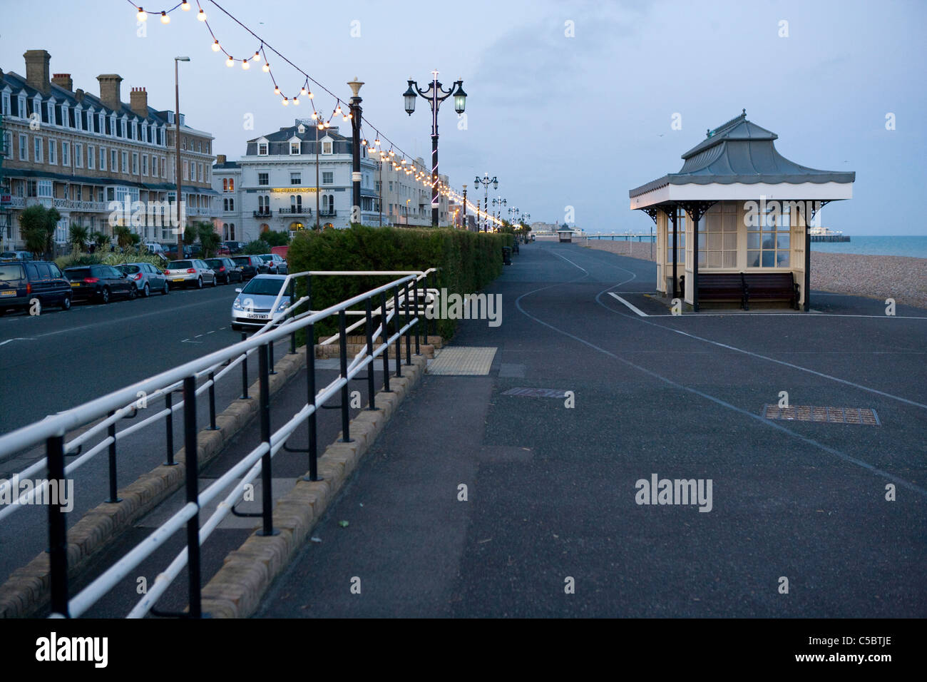 Beach and pier pavilion worthing hi-res stock photography and images ...
