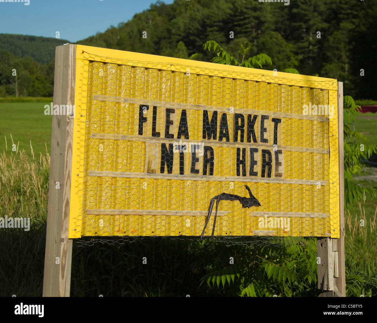 Sign flea market hi-res stock photography and images - Alamy