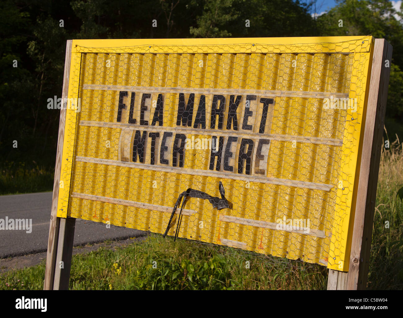 Sign flea market hi-res stock photography and images - Alamy