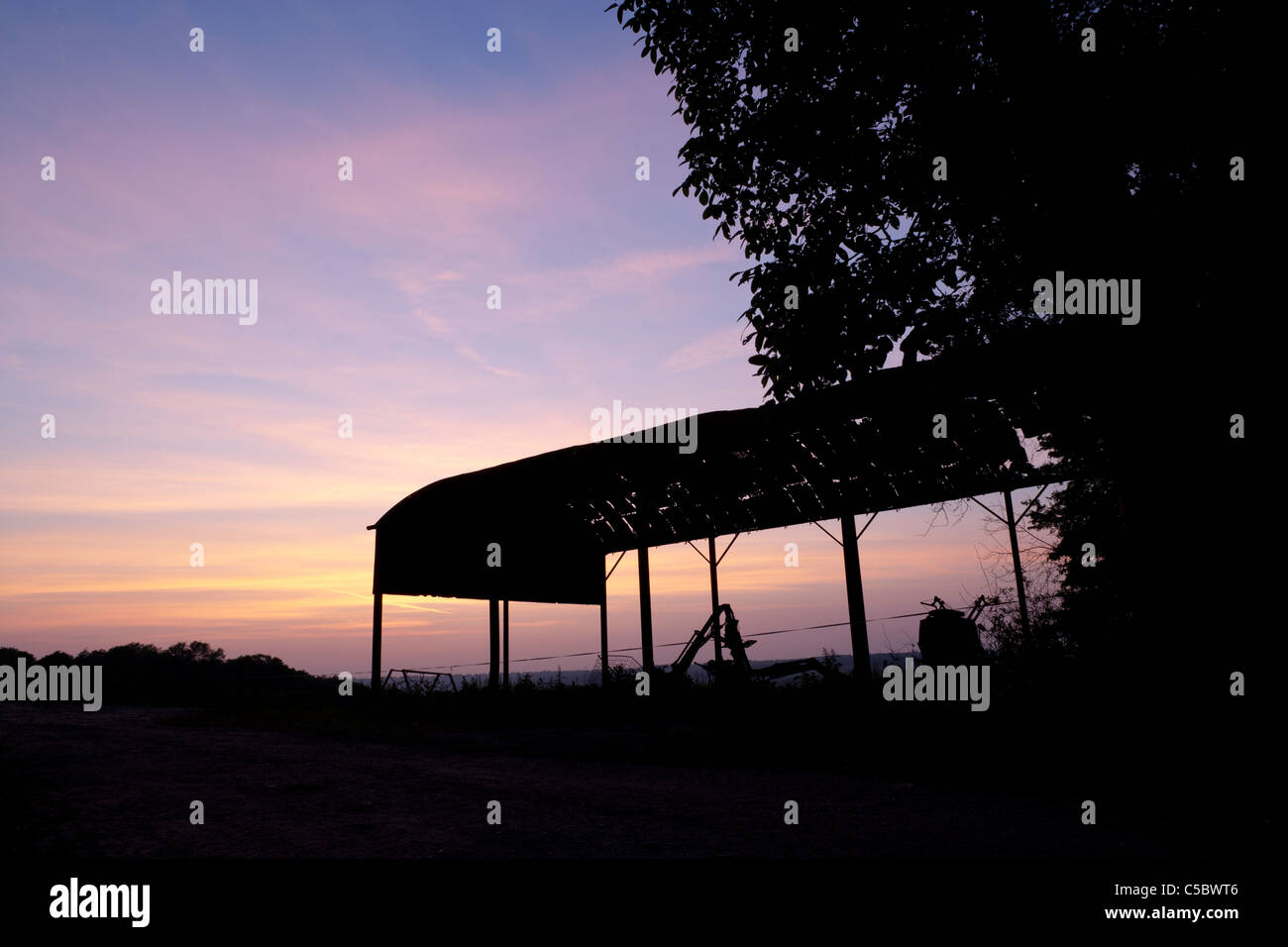 Barn sunset hi-res stock photography and images - Alamy