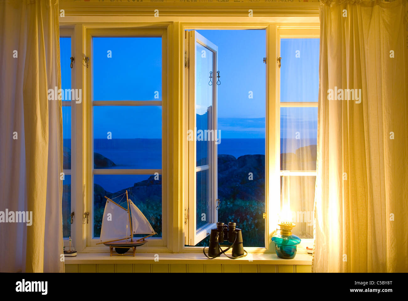 Sea through sea hi-res stock photography and images - Alamy