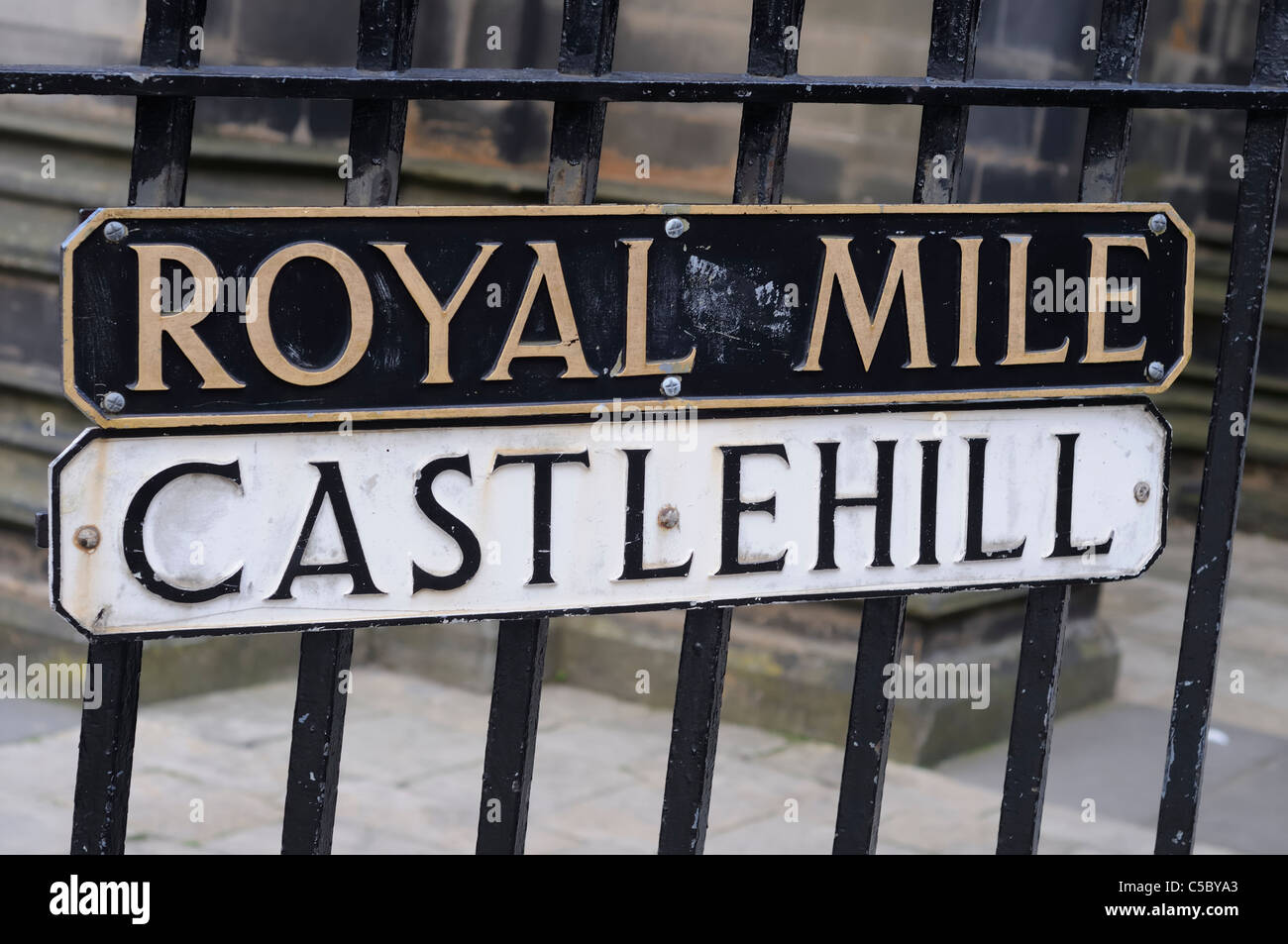 Entrance to edinburgh castle hi-res stock photography and images - Alamy