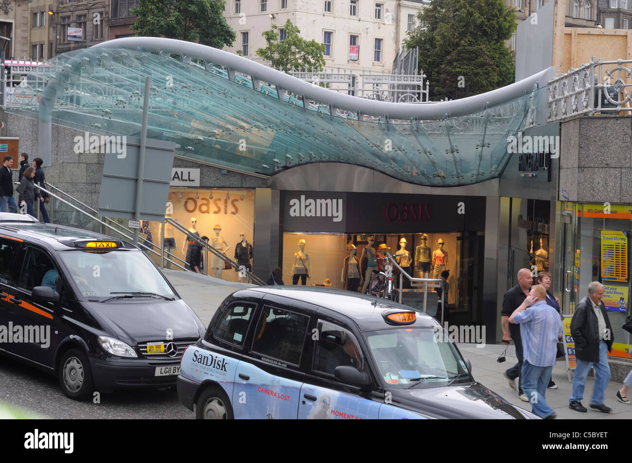 Princes Mall Entrance Near Waverley Train Station Edinburgh Scotland ...