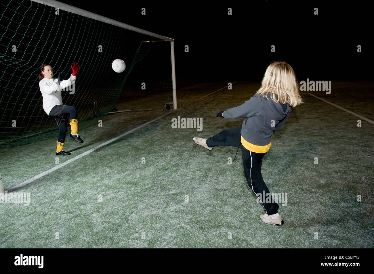 Two girls play soccer hi-res stock photography and images - Alamy