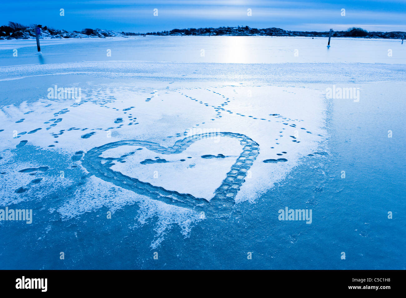 Ice heart hi-res stock photography and images - Alamy