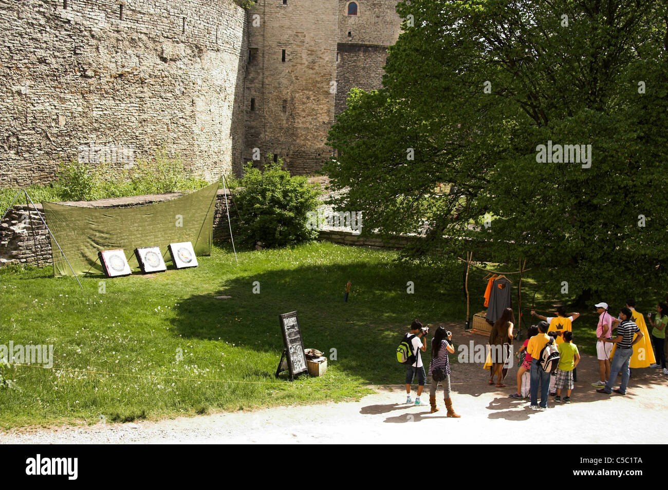 Medieval archery contest hi-res stock photography and images - Alamy
