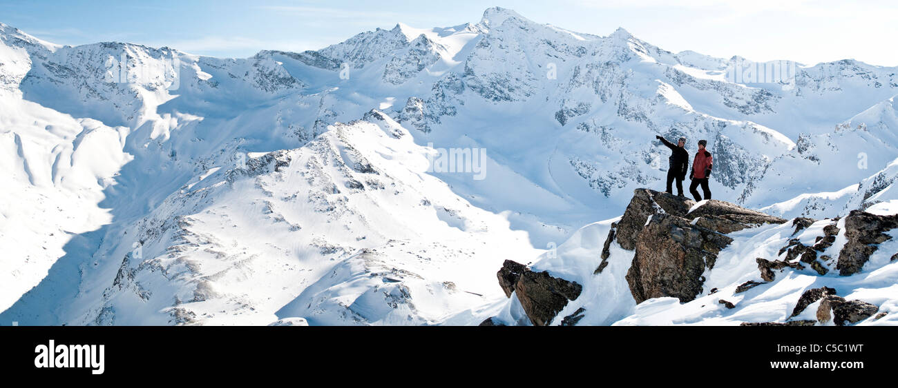 Two pointing men stand hi-res stock photography and images - Alamy