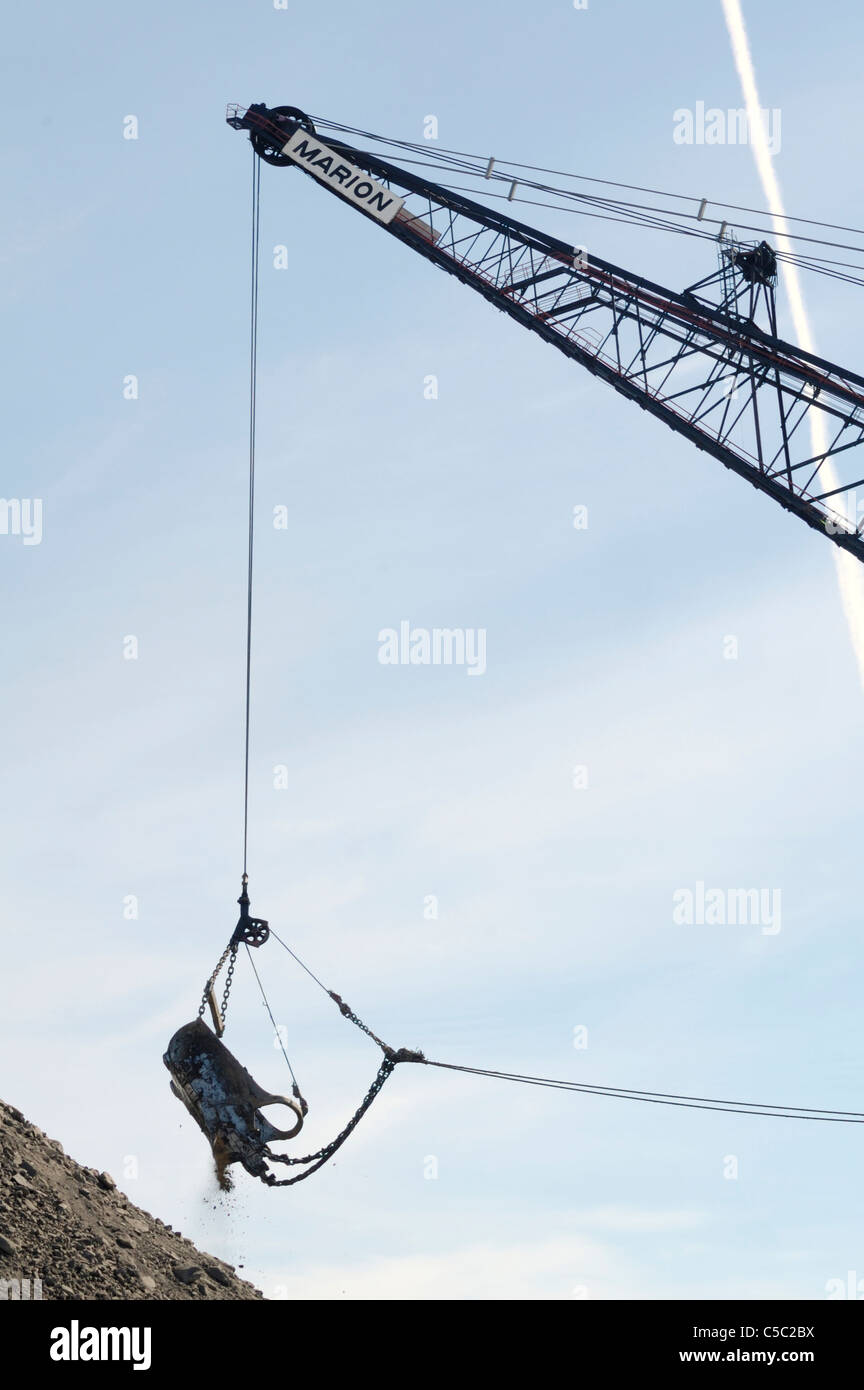 Drag line crane hi-res stock photography and images - Alamy