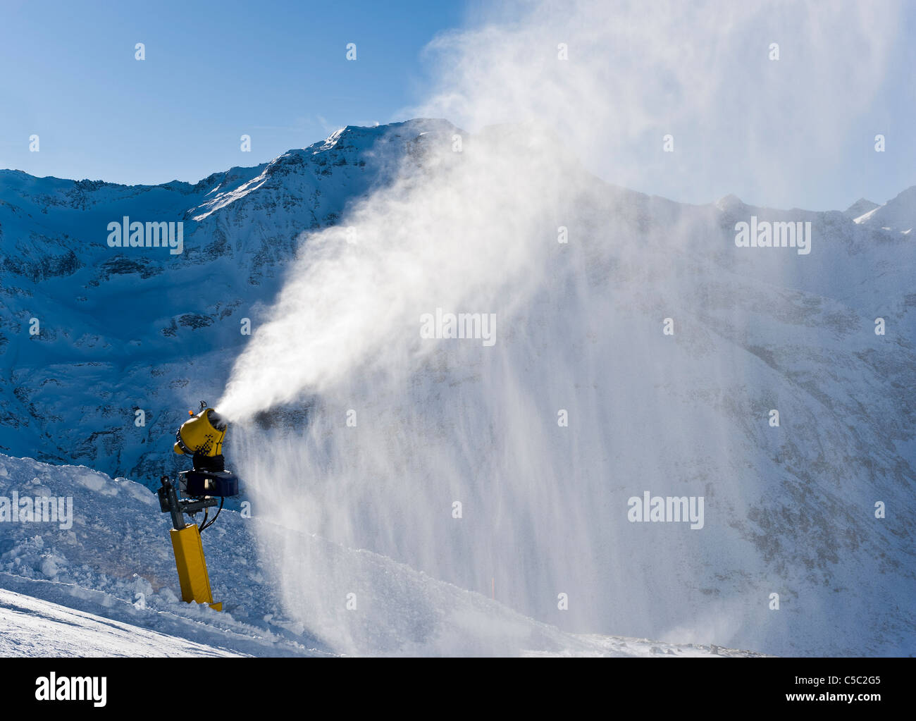 Spraying Snow High Resolution Stock Photography and Images - Alamy