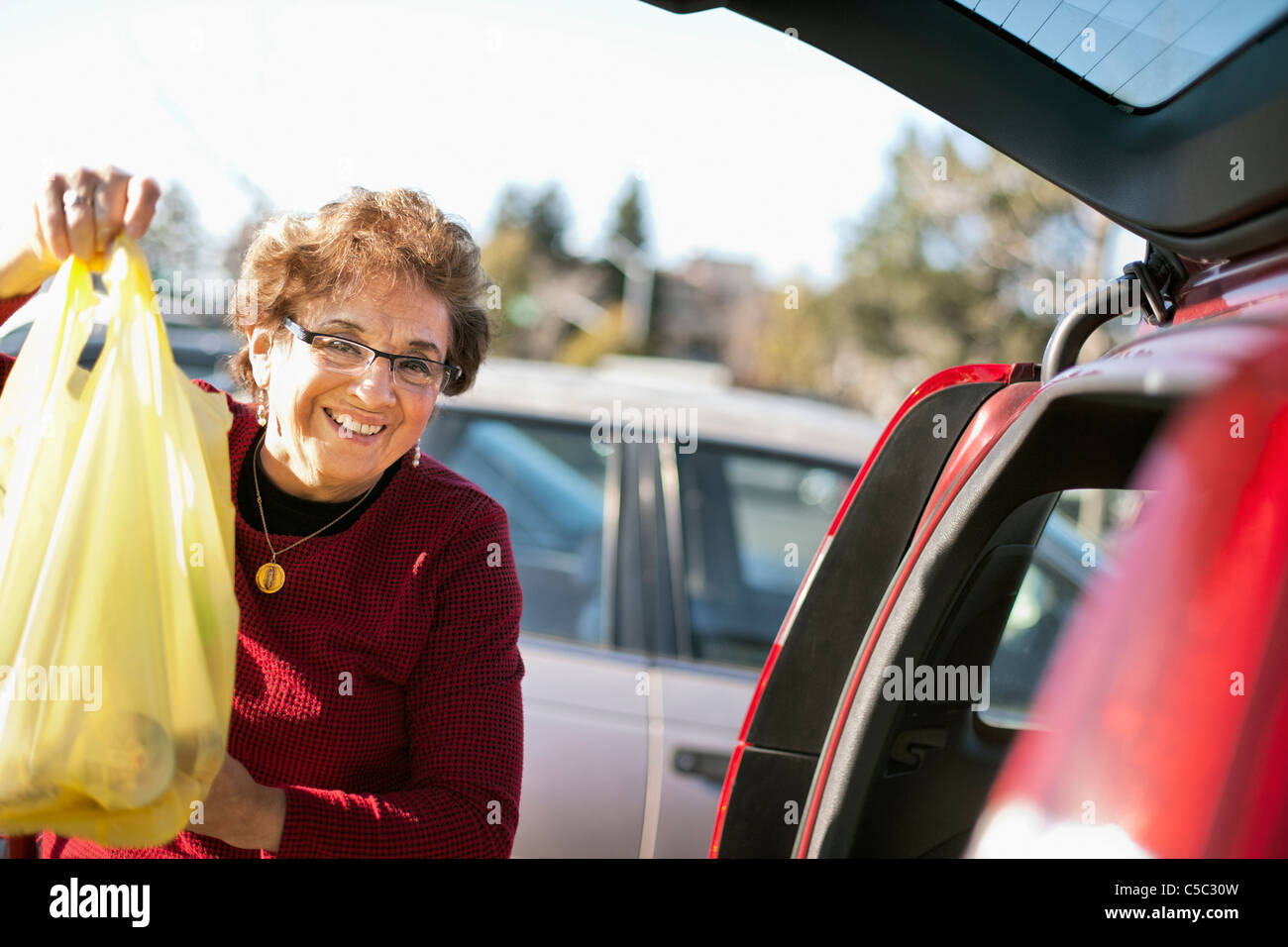 Groceries in car hi-res stock photography and images - Alamy