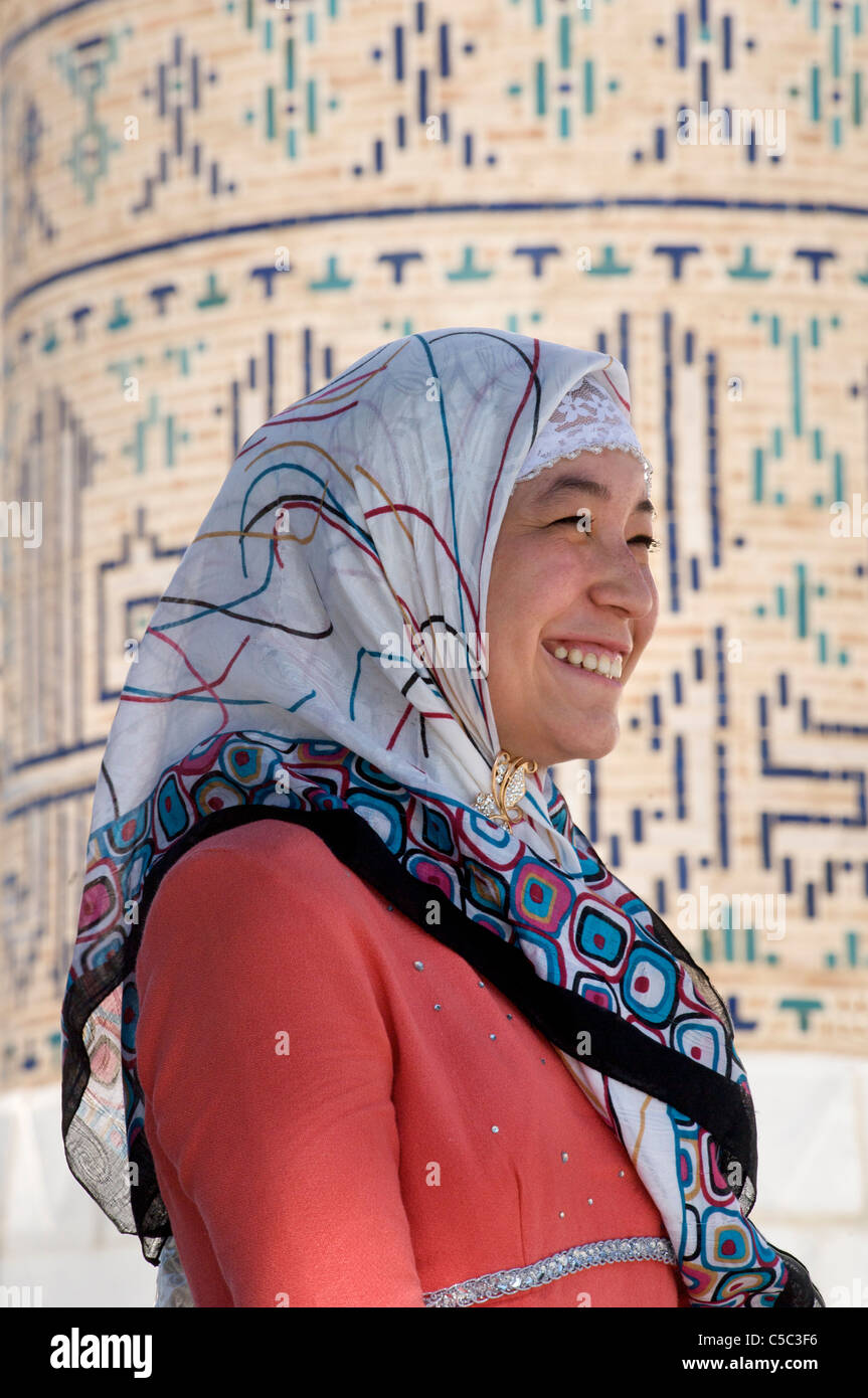 Uzbekistan woman hi-res stock photography and images - Alamy
