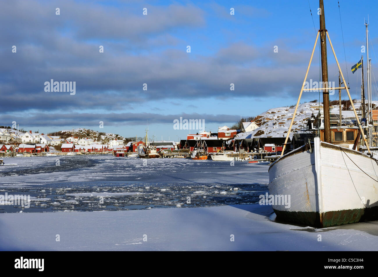 Frozen structures hi-res stock photography and images - Alamy