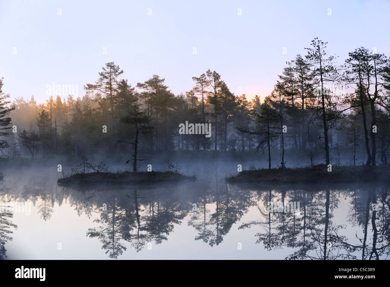 Misty morning lake hi-res stock photography and images - Alamy