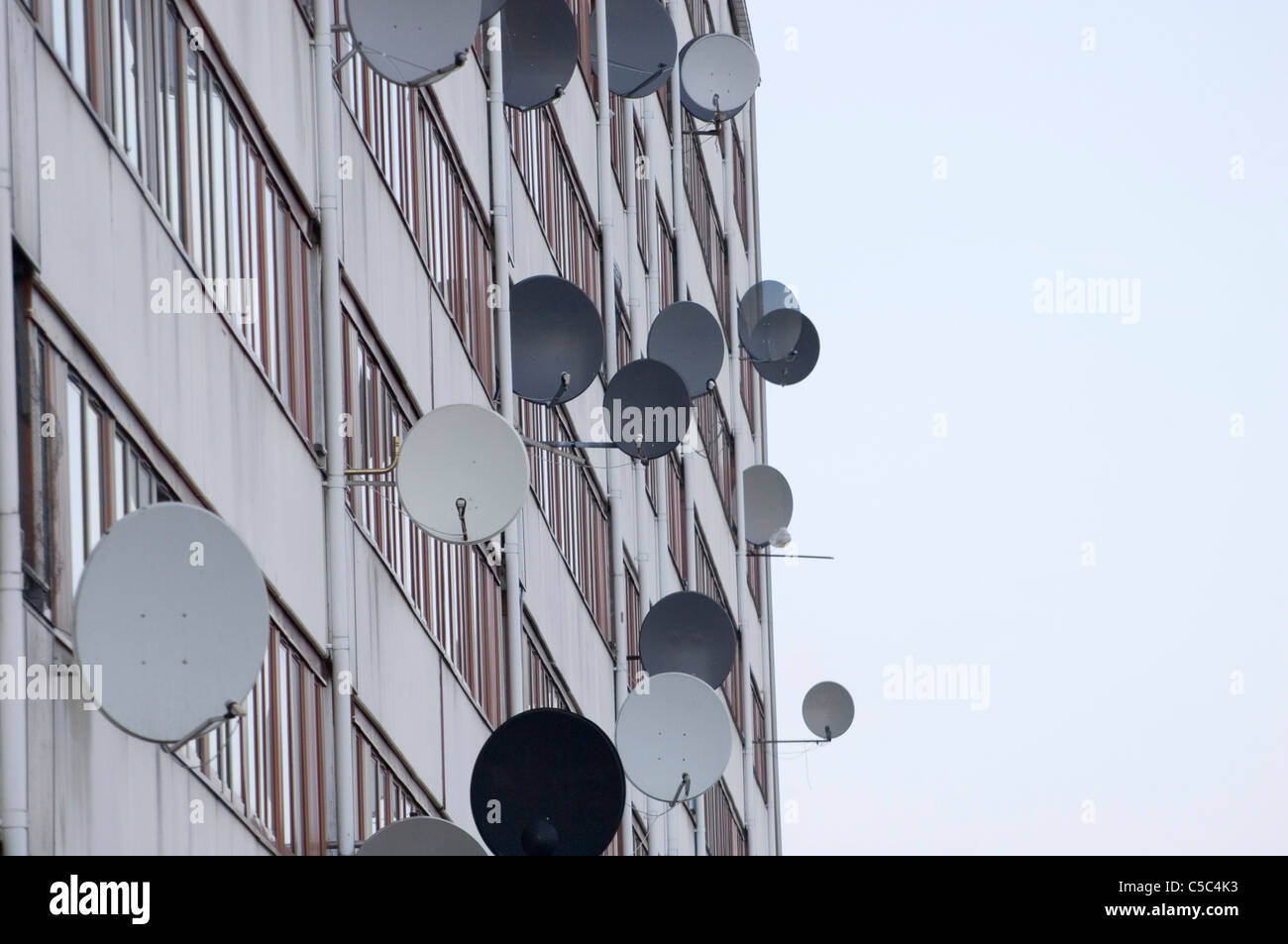 Satellite building hi-res stock photography and images - Alamy