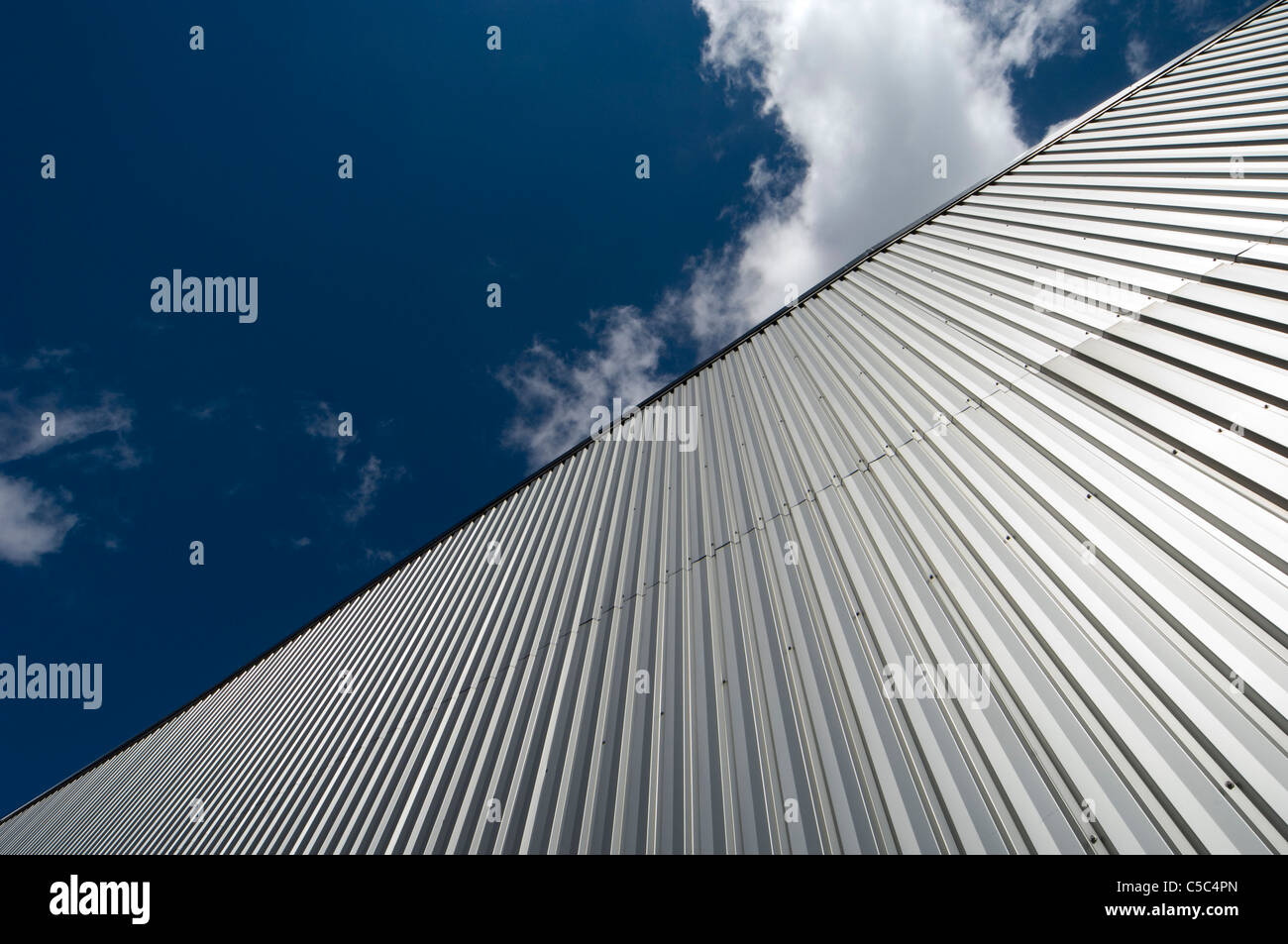 Metal angle facade hi-res stock photography and images - Alamy