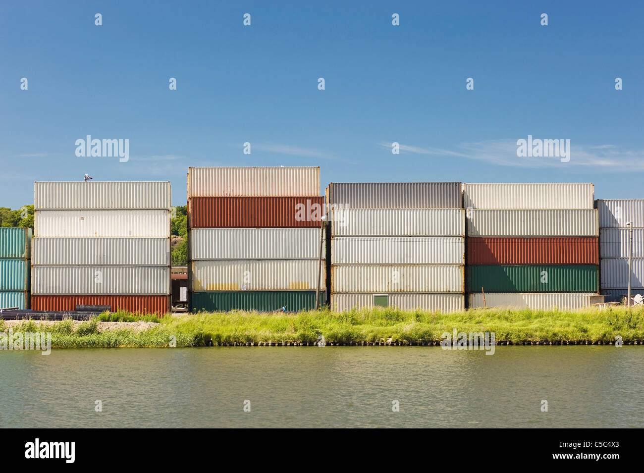 Containers blue sky hi-res stock photography and images - Alamy