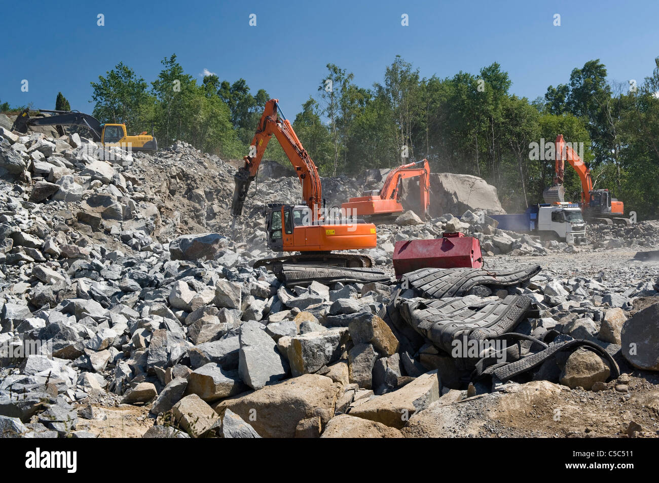 Demolition masses hi-res stock photography and images - Alamy