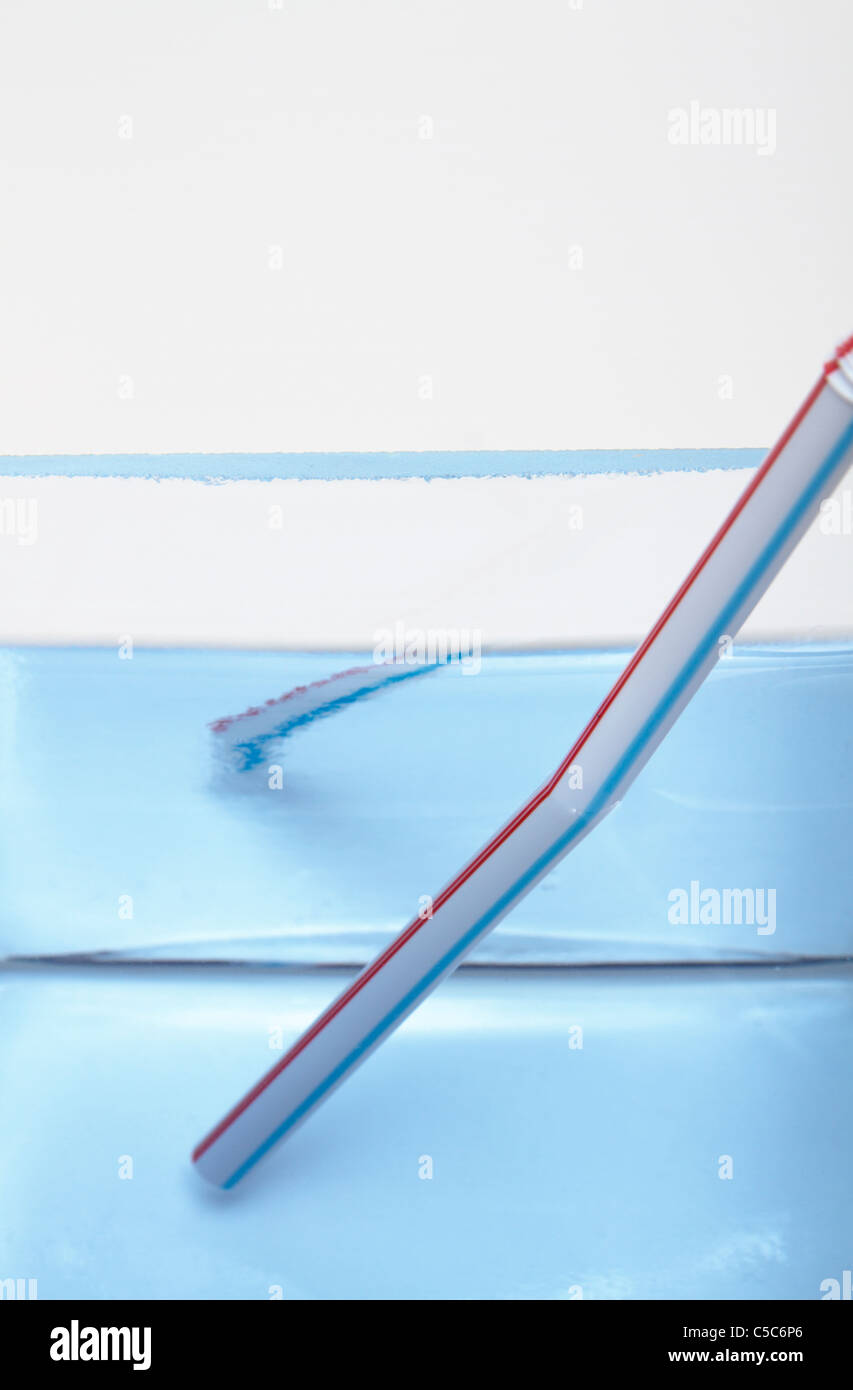 Refraction hi-res stock photography and images - Alamy