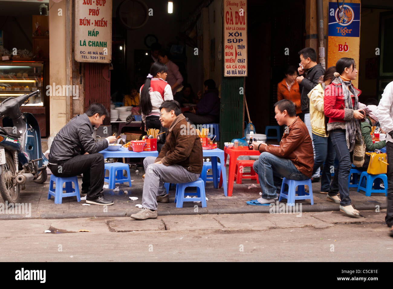 Customers sitting at a pavement restaurant in Ma May St, Hanoi Old ...