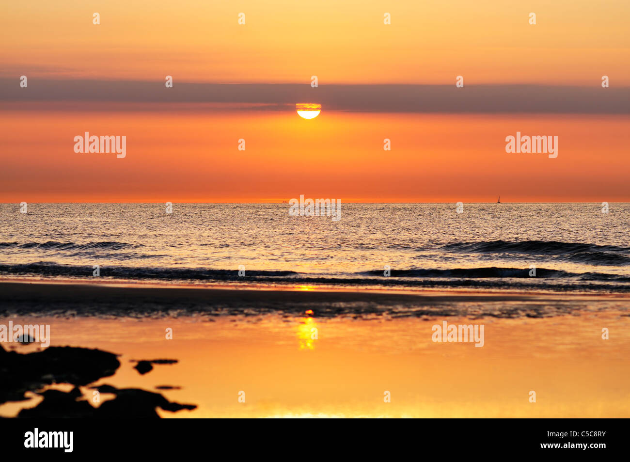Back beach sunset hi-res stock photography and images - Alamy