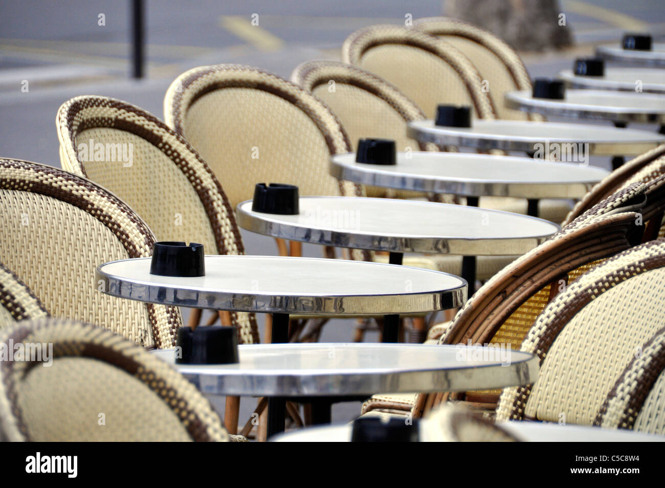 Round terrace hi-res stock photography and images - Alamy