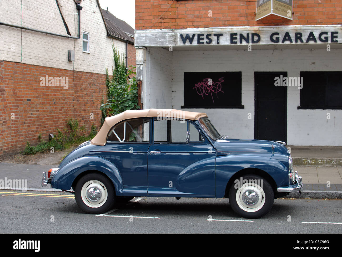 Morris Minor 1000 convertible Stock Photo - Alamy