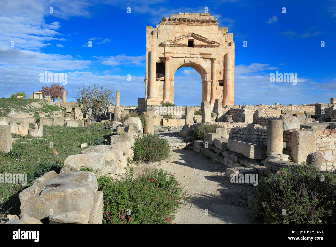 Trajan arch (116 AD), Maktar, Tunisia Stock Photo - Alamy