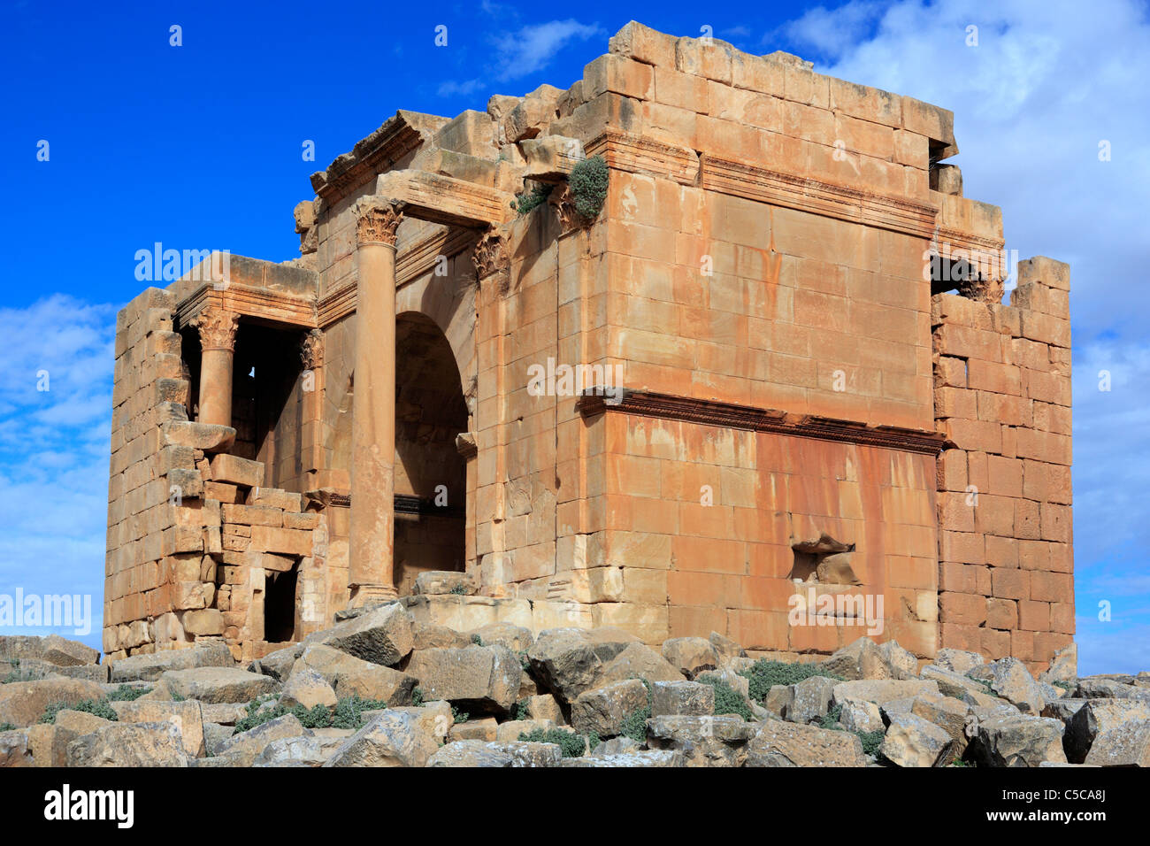 Roman arch hi-res stock photography and images - Alamy