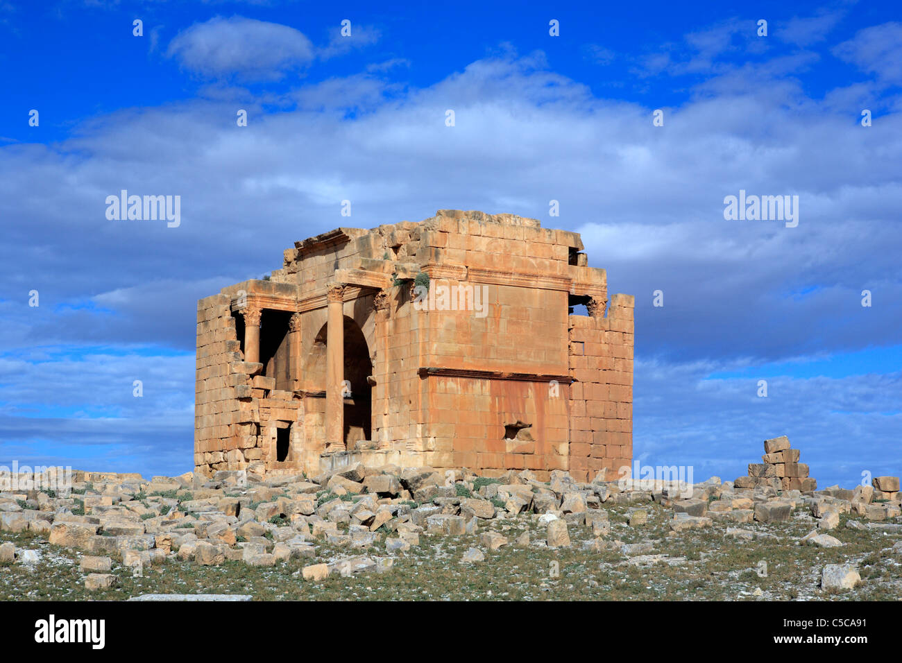 Roman arch, (195 AD), Haidra, Maktar, Tunisia Stock Photo - Alamy