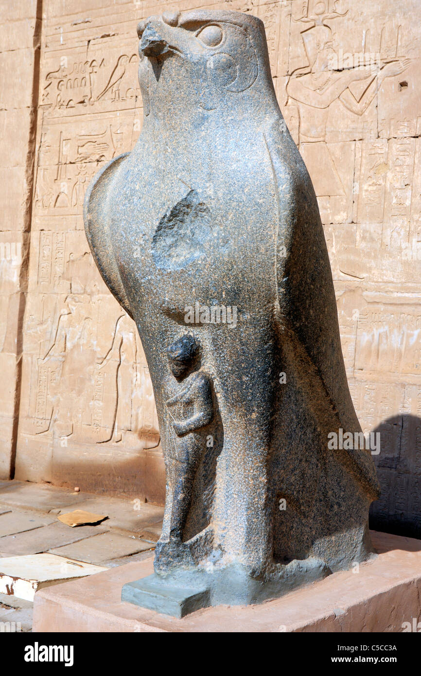 Statue of Horus, Horus temple (3rd century BC), Edfu, Egypt Stock Photo ...