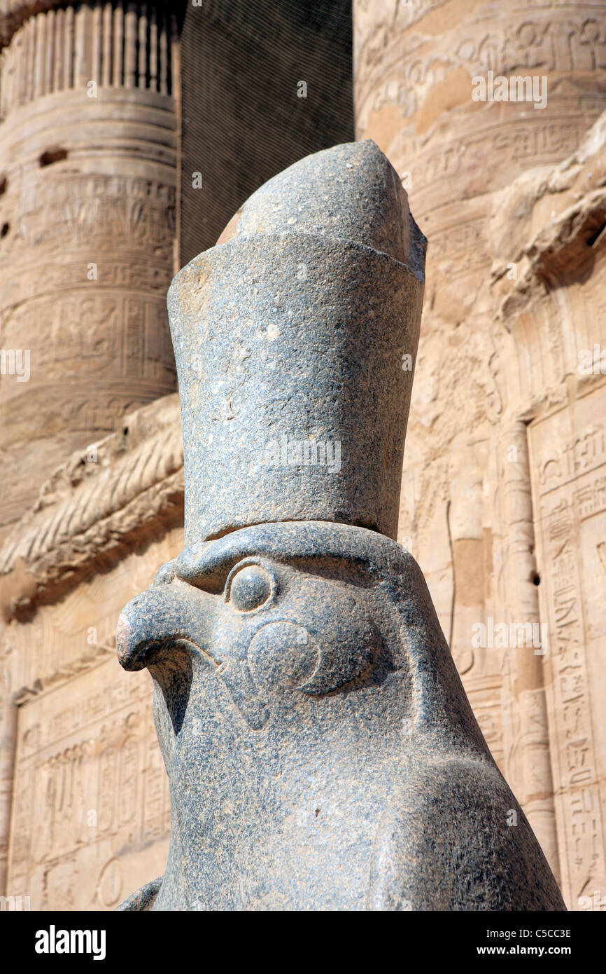 Statue of Horus, Horus temple (3rd century BC), Edfu, Egypt Stock Photo ...