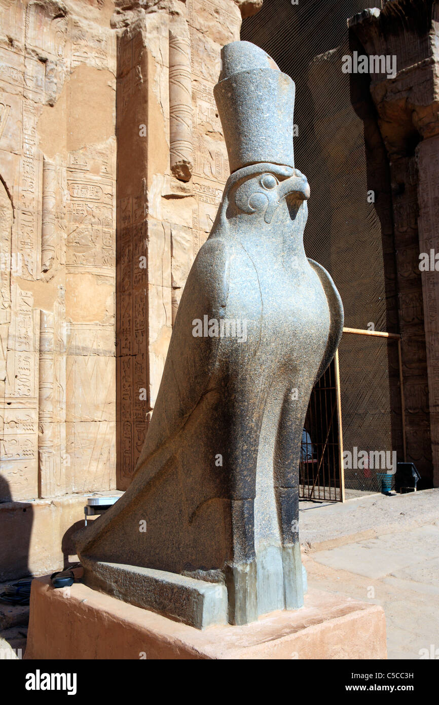 Statue of Horus, Horus temple (3rd century BC), Edfu, Egypt Stock Photo ...