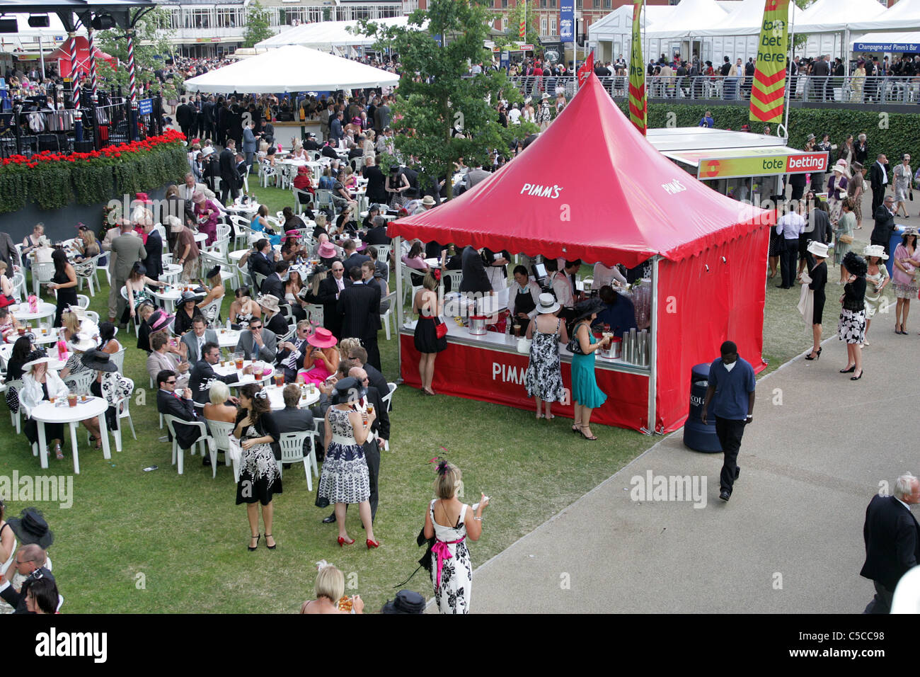 A scene from the Ascot race meeting, Ascot, near London, UK Stock Photo ...
