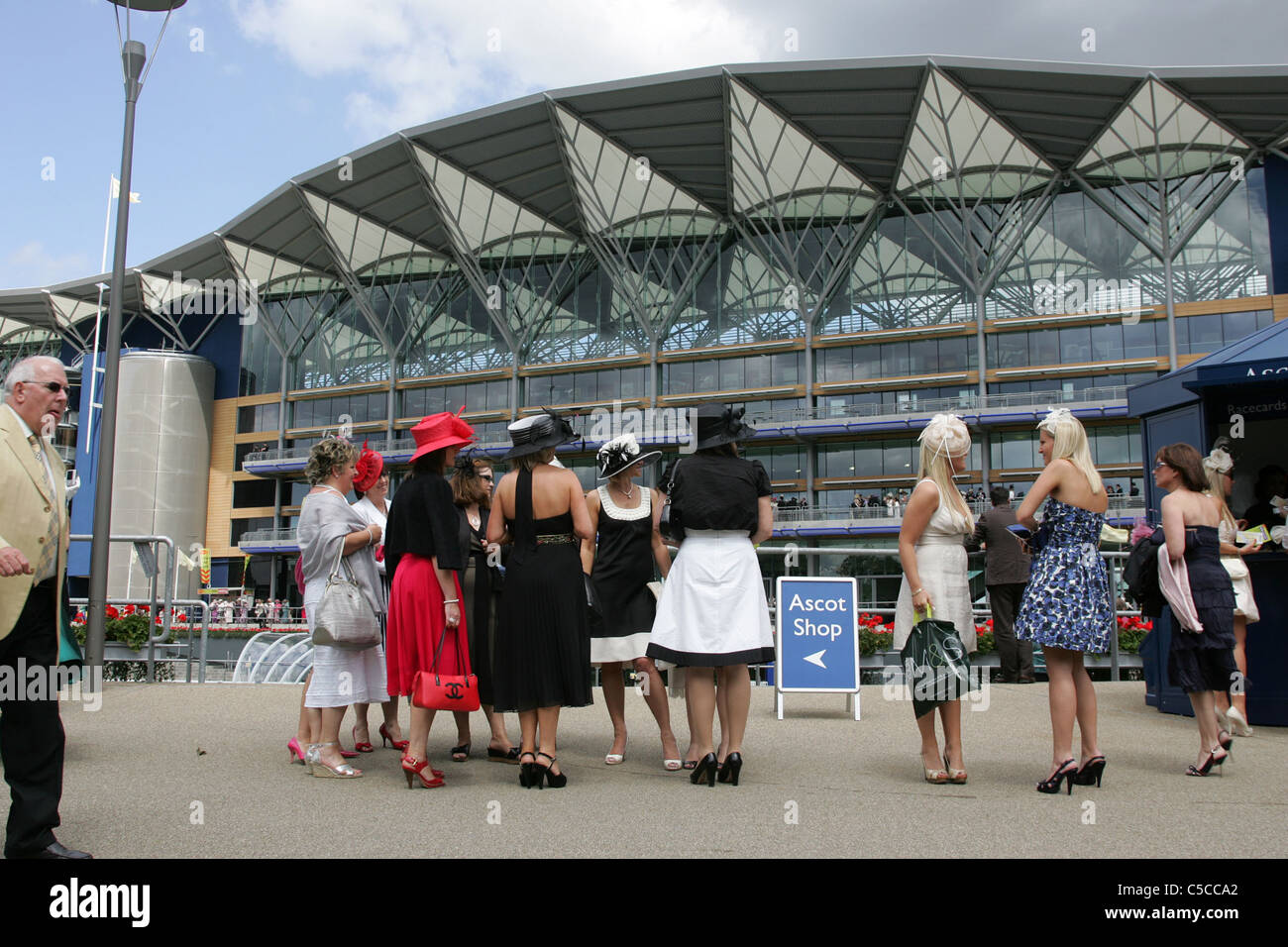 A scene from the Ascot race meeting, Ascot, near London, UK Stock Photo ...