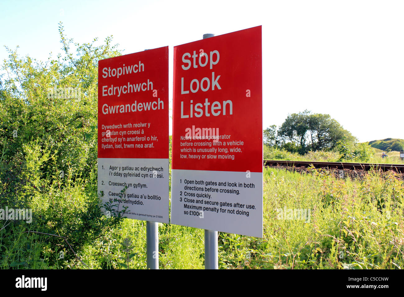 Welsh stop sign hi-res stock photography and images - Alamy