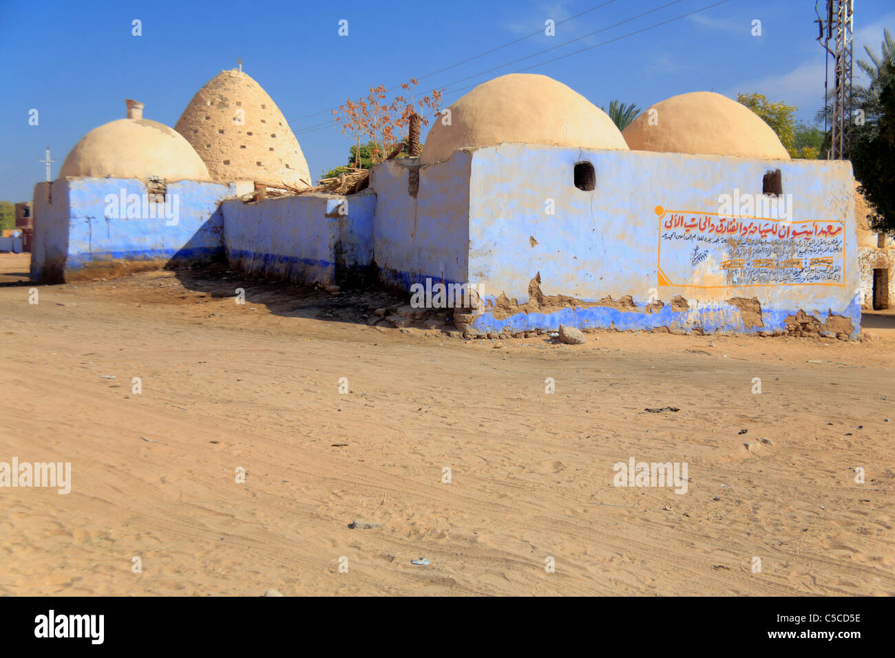 Vernacular Nubian mosque, Qubbet el-Hawa, Aswan, Egypt Stock Photo - Alamy