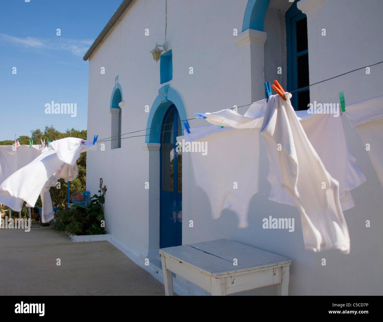 White clothes lines hi-res stock photography and images - Alamy