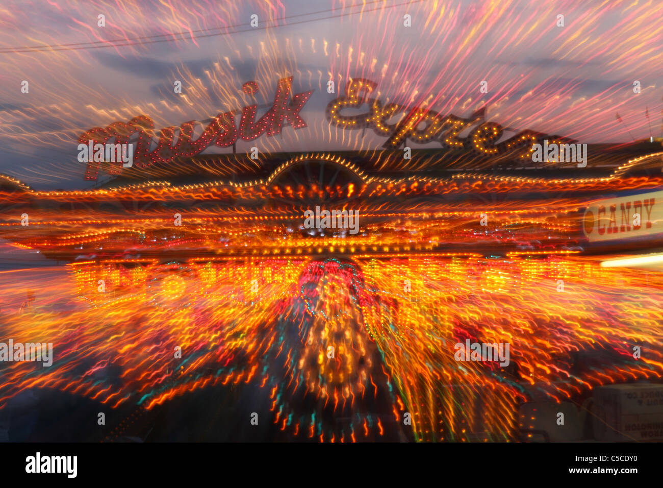 Musik Express Carnival Ride. Zoom Lens Zoom Effect during exposure ...