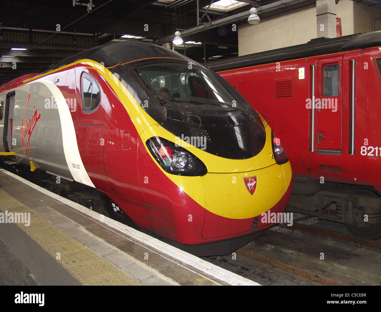 Virgin high speed train at Euston station Stock Photo - Alamy