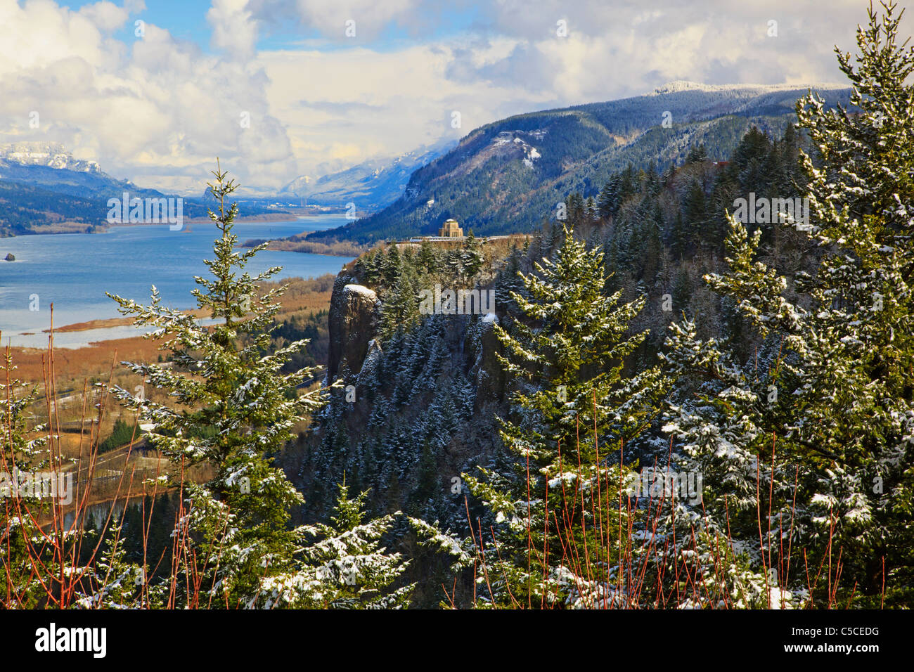 Snow At Crown Point And Vista House From Portland Women's Fourm State ...