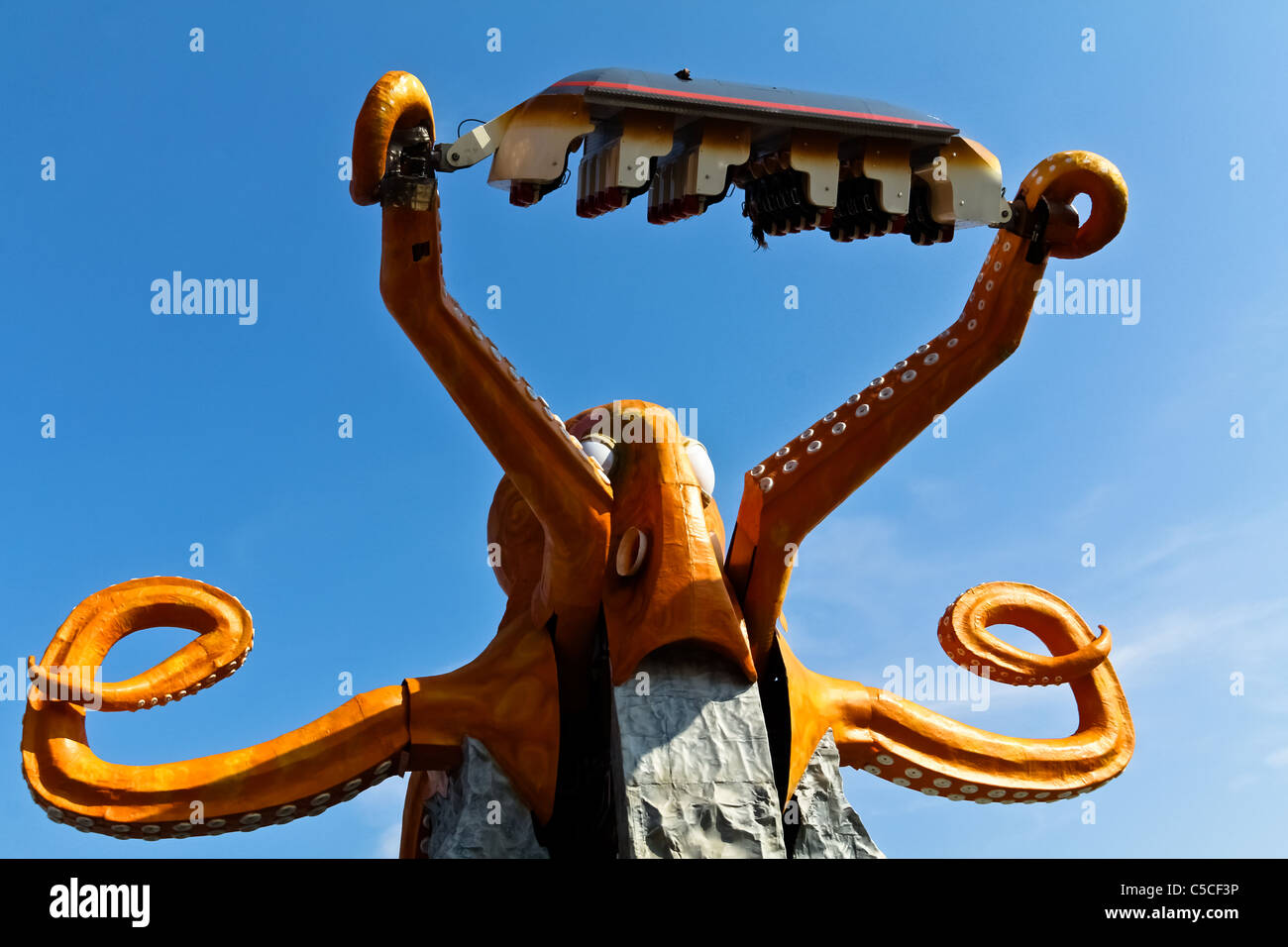 Octopus fair ride hi-res stock photography and images - Alamy