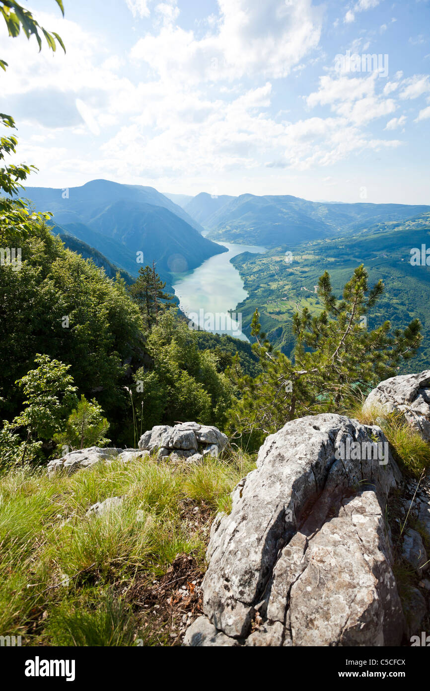 River Drina, Serbia Bosnia and Herzegovina Perucac Banjska Stena Stock ...