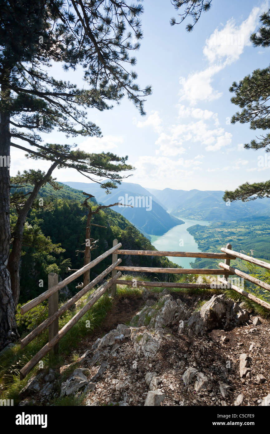River Drina, Serbia Bosnia and Herzegovina Perucac Banjska Stena Stock ...