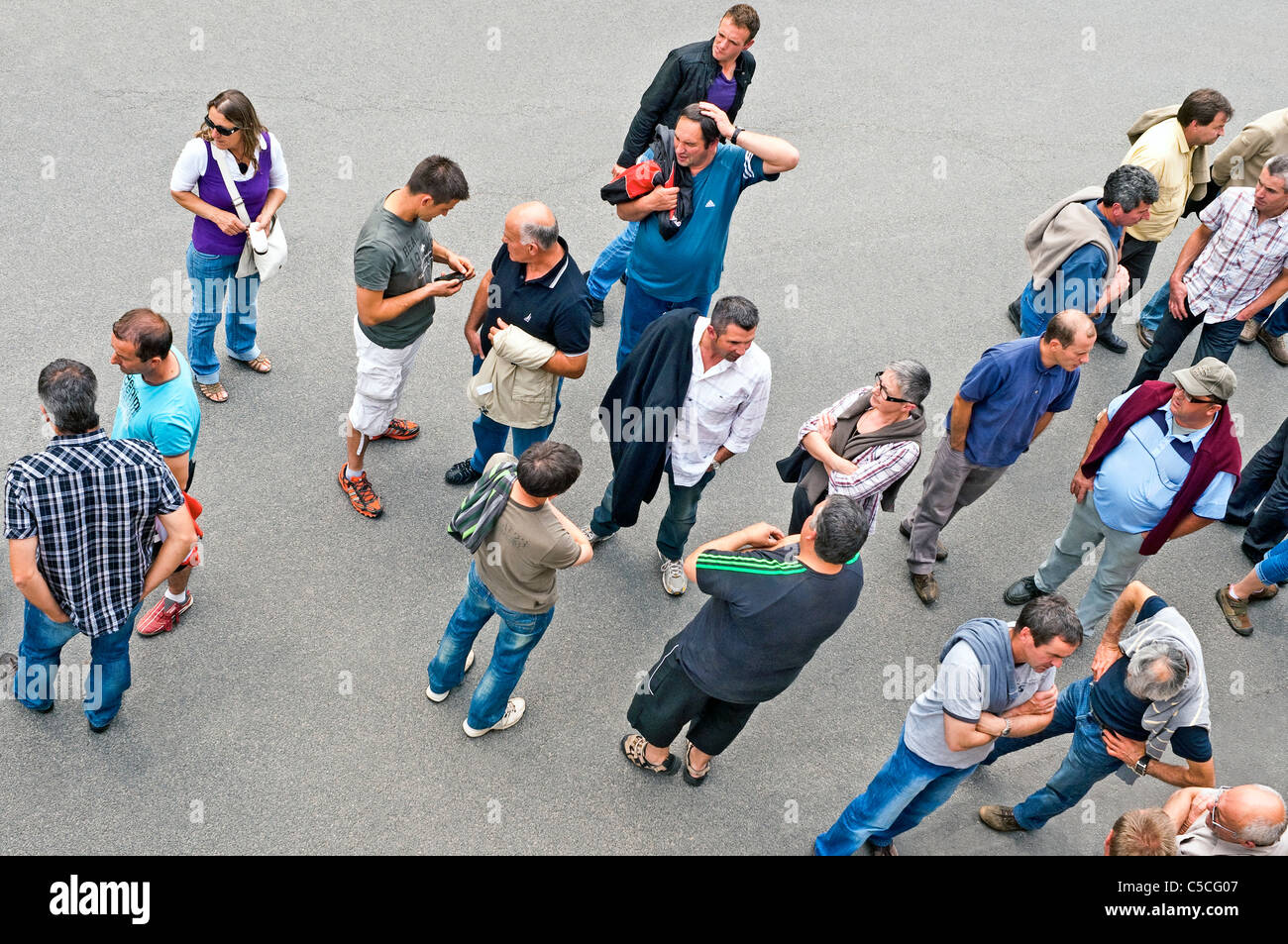 Overhead crowd hi-res stock photography and images - Alamy