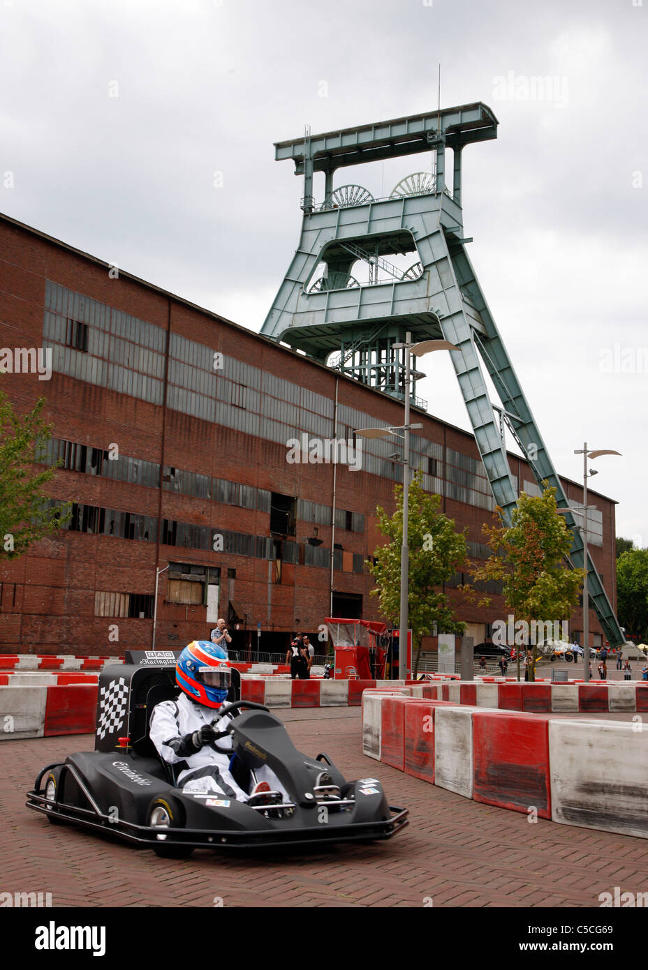 Hydrogen fuel cell cart race. Experimental construction of engines ...