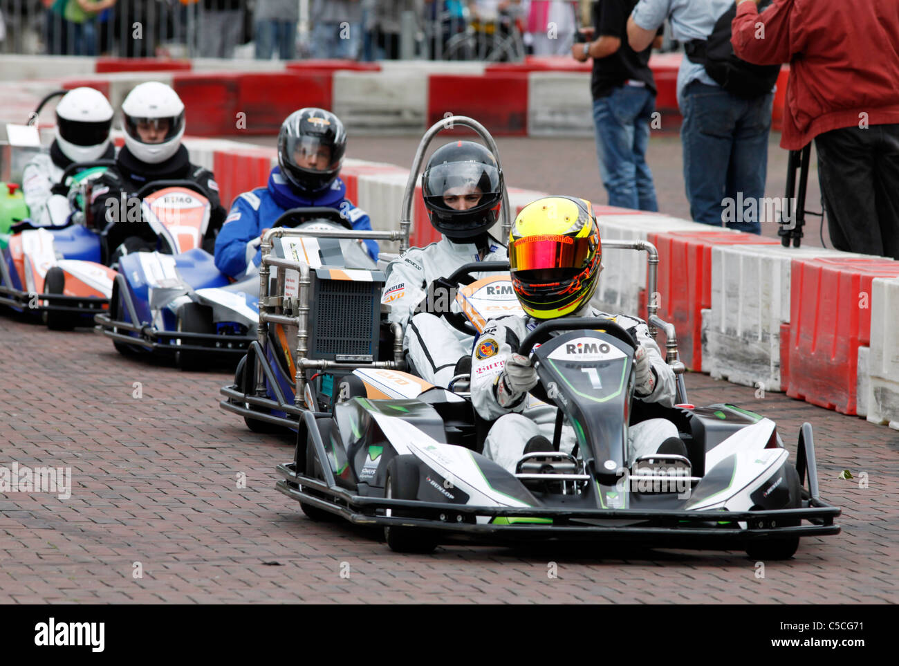Hydrogen fuel cell cart race. Experimental construction of engines ...