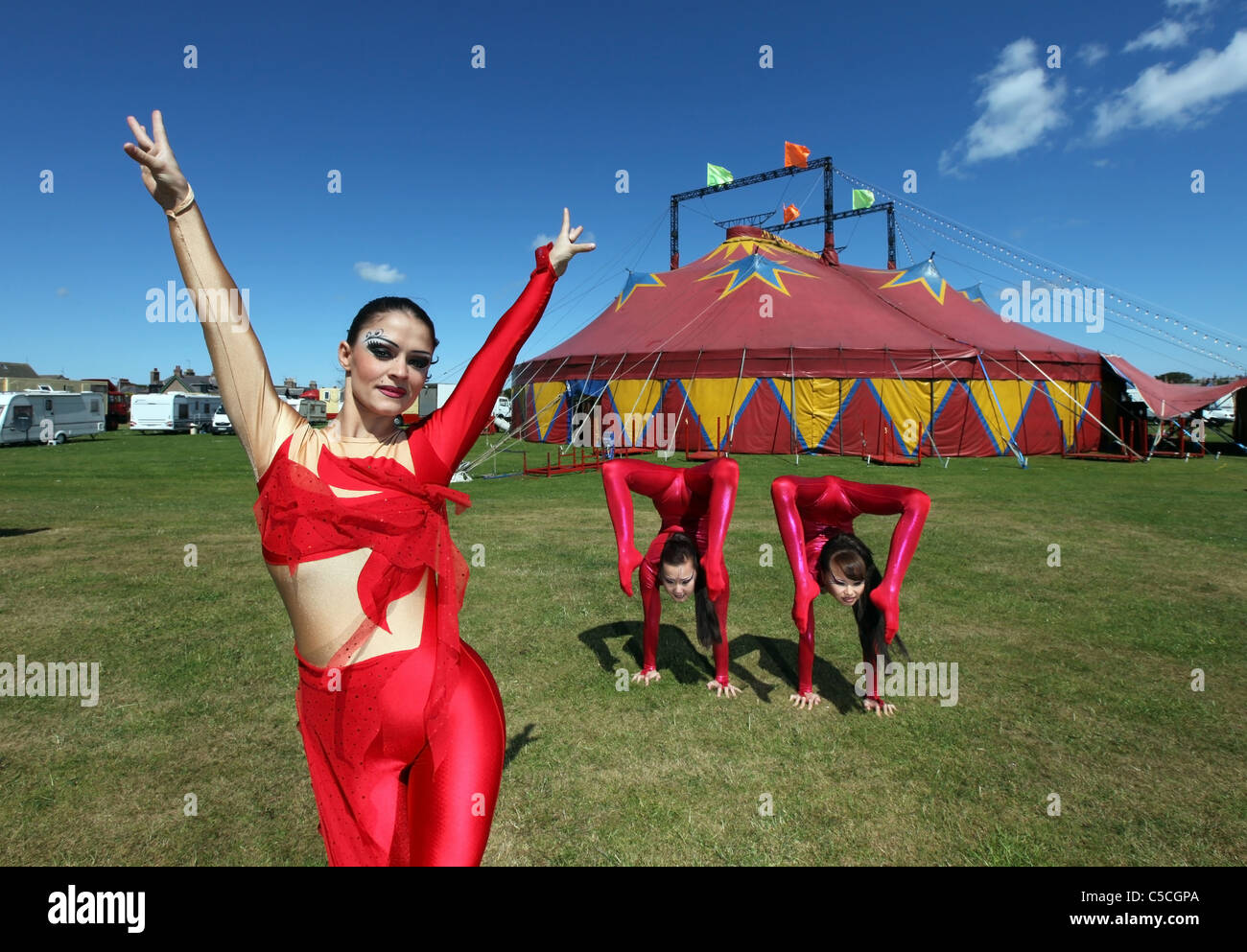 Circus performers hi-res stock photography and images - Alamy