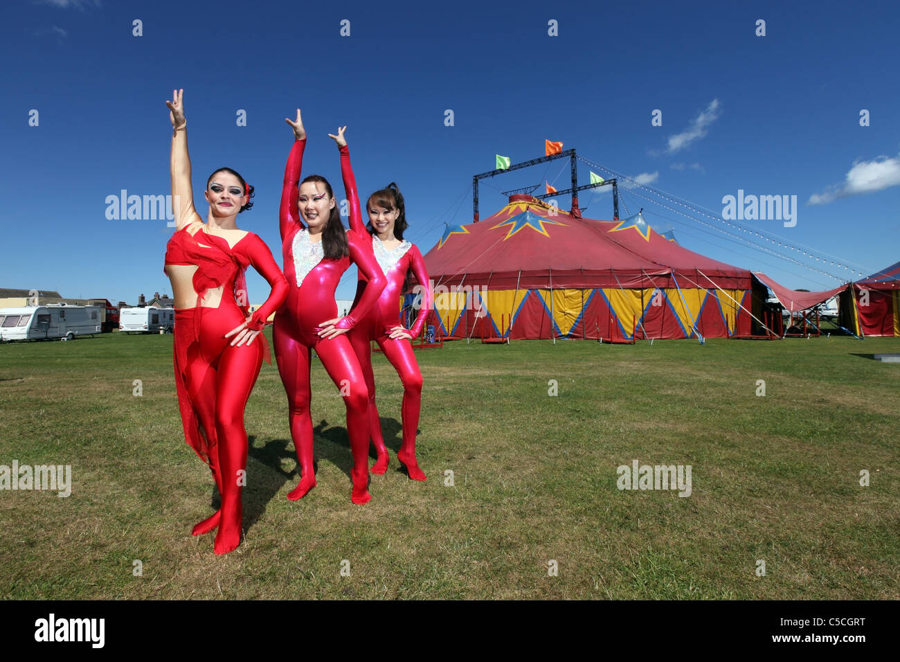 Circus performers hi-res stock photography and images - Alamy