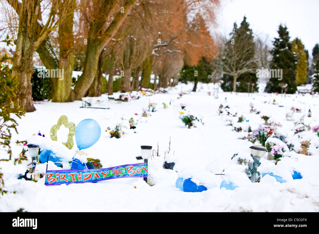 Allum Lane Cemetery graves covered with snow, Elstree, Borehamwood ...