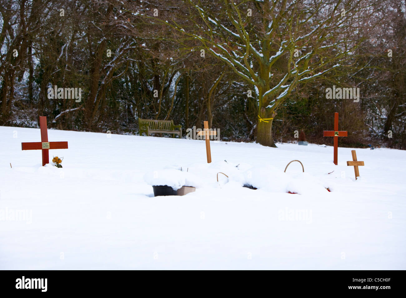 Cemetery winter snow crosses graves hi-res stock photography and images ...